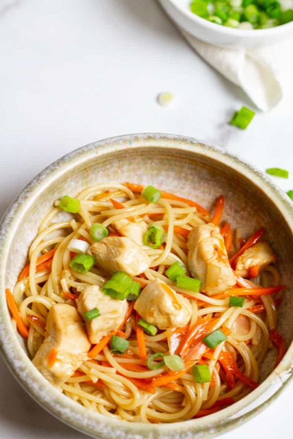 Quick & Easy Spicy Chicken Lo Mein - Snug & Cozy Life