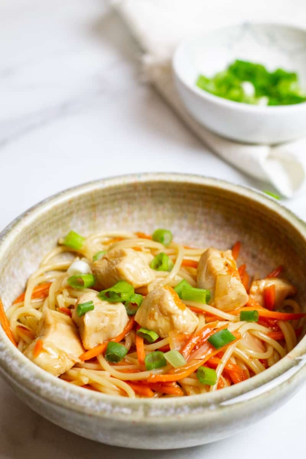 Quick & Easy Spicy Chicken Lo Mein - Snug & Cozy Life