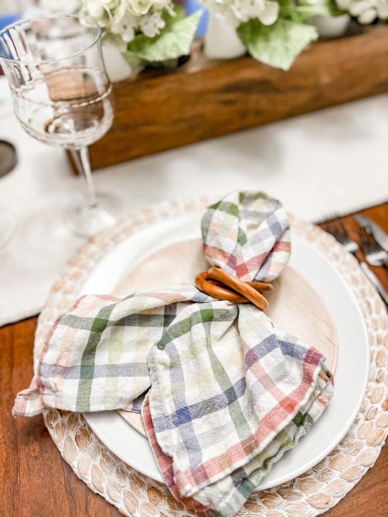 35 Spring Décor Ideas For Your Dinner Table