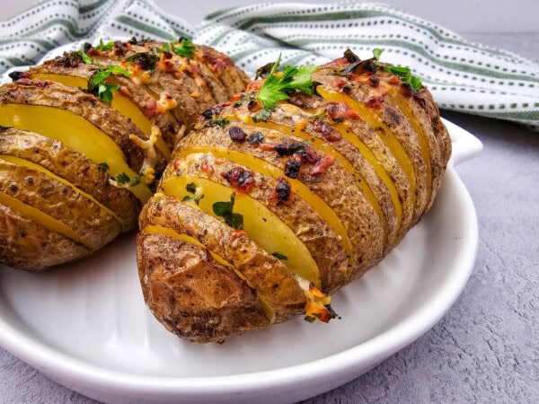 Crispy Garlic Parmesan Hasselback Potatoes